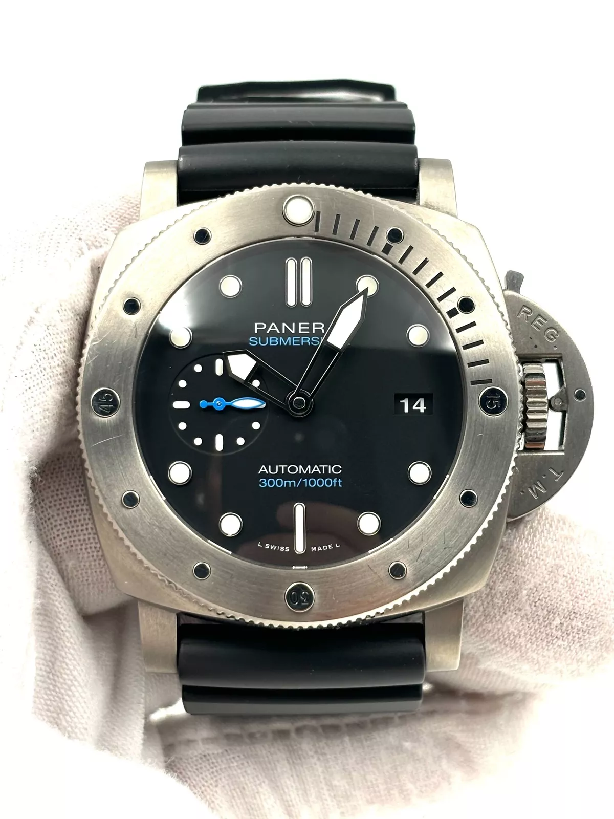 Panerai Luminor Submersible PAM01305 - Watch Limit