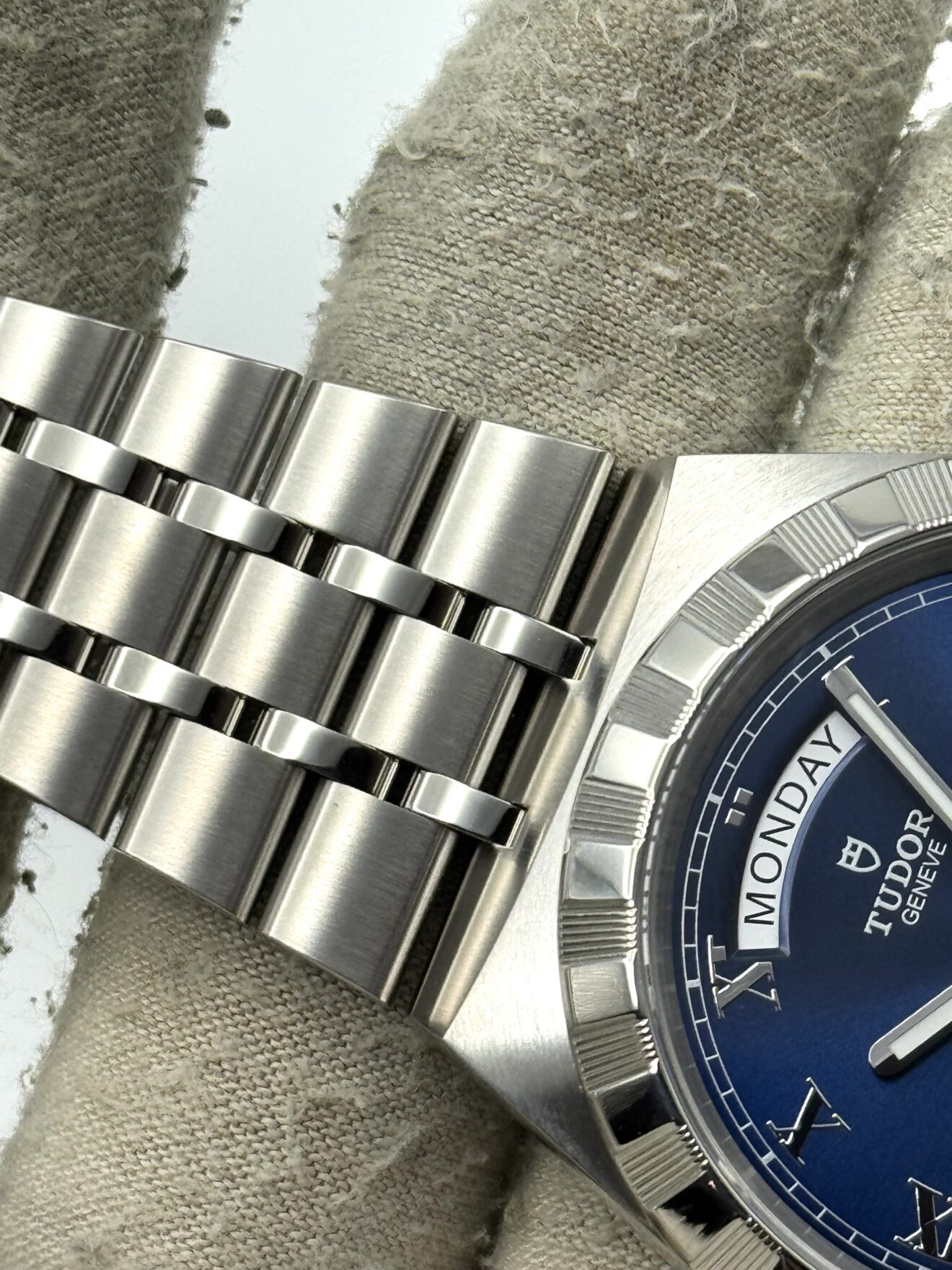 Tudor Royal 28600 - Watch Limit